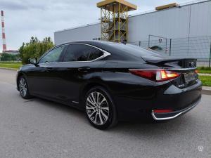 Black Lexus ES 300 H 2021 in Vilnius, with an engine capacity of 2.49 L and mileage of 198 thousand km for 18990 €, photo 31 on AUTOMOTO.COM.LV