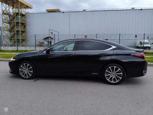 Black Lexus ES 300 H 2021 in Vilnius, with an engine capacity of 2.49 L and mileage of 198 thousand km for 18990 €, photo 36 on AUTOMOTO.COM.LV