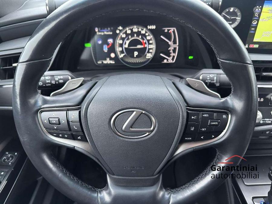 Black Lexus ES 300 H 2022 in Vilnius, with an engine capacity of 2.49 L and mileage of 167 thousand km for 29950 €, photo 13 on AUTOMOTO.COM.LV