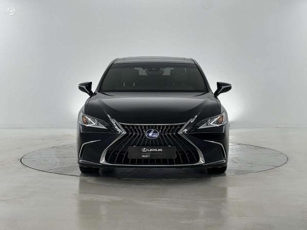 Black Lexus ES 300 H 2022 in Vilnius, with an engine capacity of 2.49 L and mileage of 97 thousand km for 33900 €, photo 5 on AUTOMOTO.COM.LV