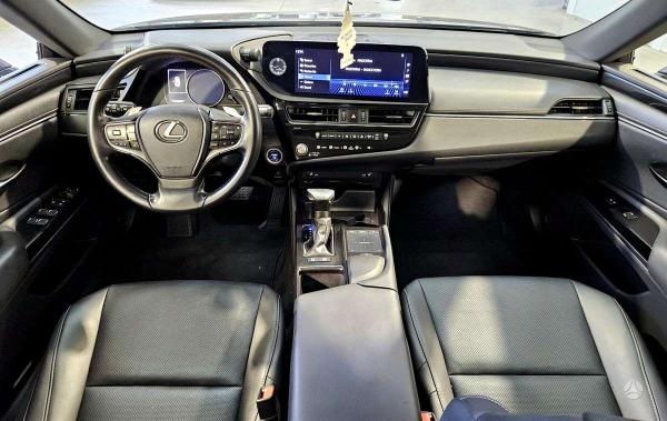 Black Lexus ES 300 H 2022 in Marijampole, with an engine capacity of 2.49 L and mileage of 238 thousand km for 20999 €, photo 9 on AUTOMOTO.COM.LV
