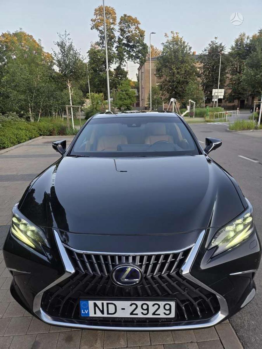 Melns Lexus ES 300 H 2022 Rīga, ar dzinēja tilpumu 2.50 L un nobraukumu 56 tūkst. km par 36900 €, foto 1 vietnē AUTOMOTO.COM.LV