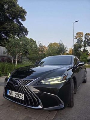Melns Lexus ES 300 H 2022 Rīga, ar dzinēja tilpumu 2.50 L un nobraukumu 56 tūkst. km par 36900 €, foto 3 vietnē AUTOMOTO.COM.LV