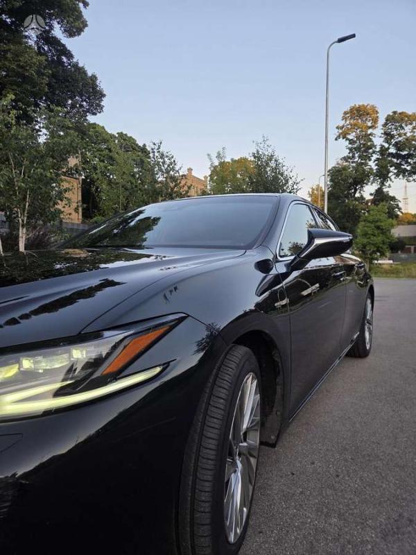 Melns Lexus ES 300 H 2022 Rīga, ar dzinēja tilpumu 2.50 L un nobraukumu 56 tūkst. km par 36900 €, foto 3 vietnē AUTOMOTO.COM.LV