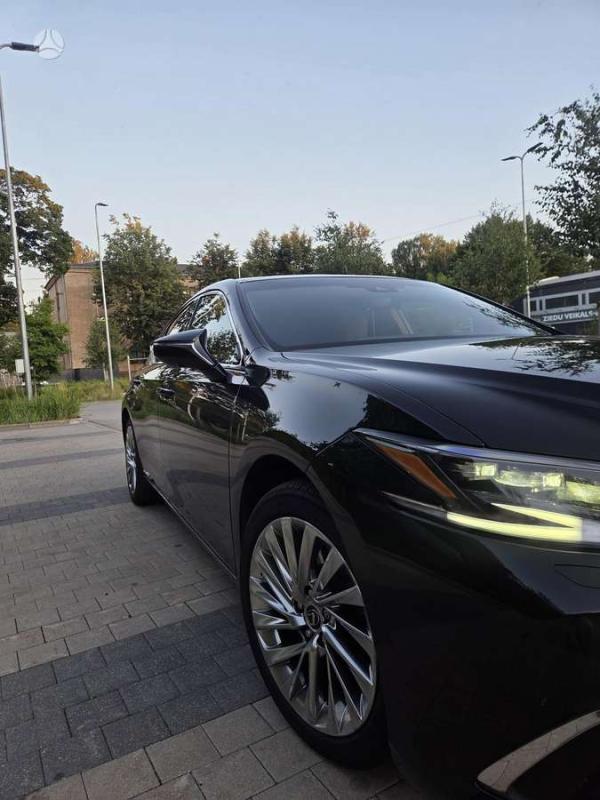 Melns Lexus ES 300 H 2022 Rīga, ar dzinēja tilpumu 2.50 L un nobraukumu 56 tūkst. km par 36900 €, foto 4 vietnē AUTOMOTO.COM.LV