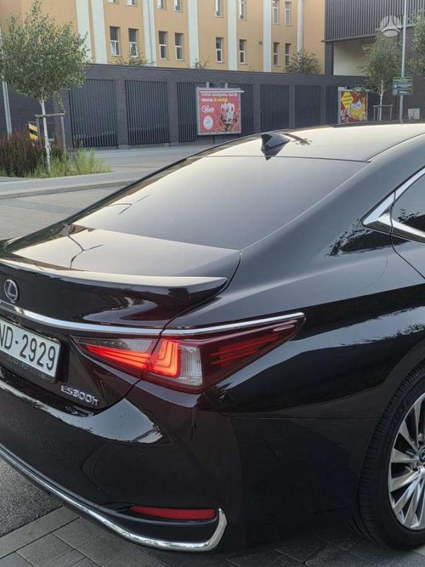 Melns Lexus ES 300 H 2022 Rīga, ar dzinēja tilpumu 2.50 L un nobraukumu 56 tūkst. km par 36900 €, foto 5 vietnē AUTOMOTO.COM.LV