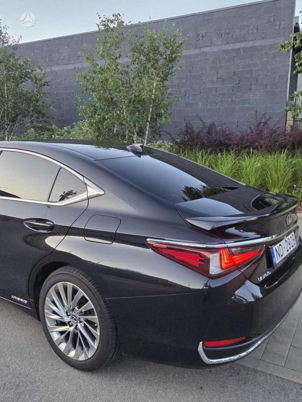 Melns Lexus ES 300 H 2022 Rīga, ar dzinēja tilpumu 2.50 L un nobraukumu 56 tūkst. km par 36900 €, foto 6 vietnē AUTOMOTO.COM.LV