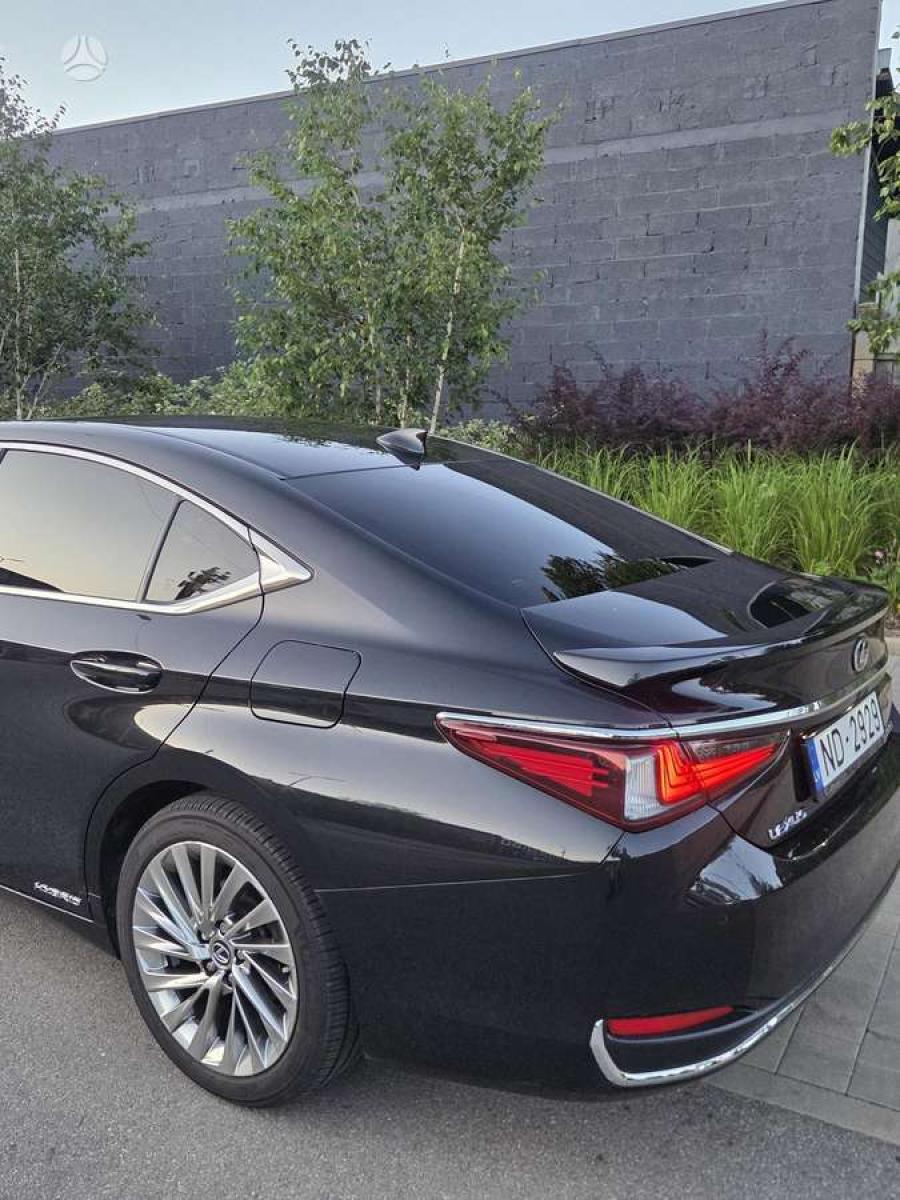 Melns Lexus ES 300 H 2022 Rīga, ar dzinēja tilpumu 2.50 L un nobraukumu 56 tūkst. km par 36900 €, foto 7 vietnē AUTOMOTO.COM.LV