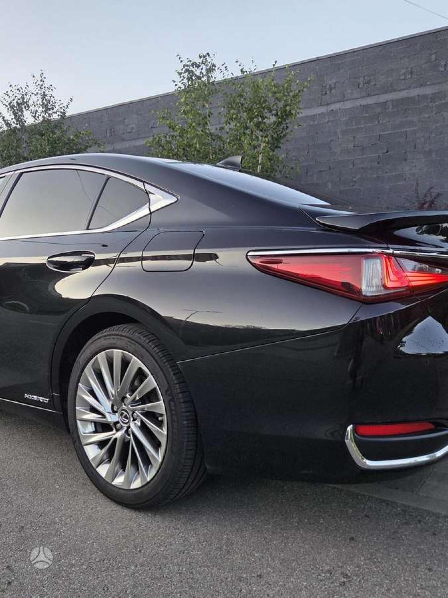 Melns Lexus ES 300 H 2022 Rīga, ar dzinēja tilpumu 2.50 L un nobraukumu 56 tūkst. km par 36900 €, foto 8 vietnē AUTOMOTO.COM.LV