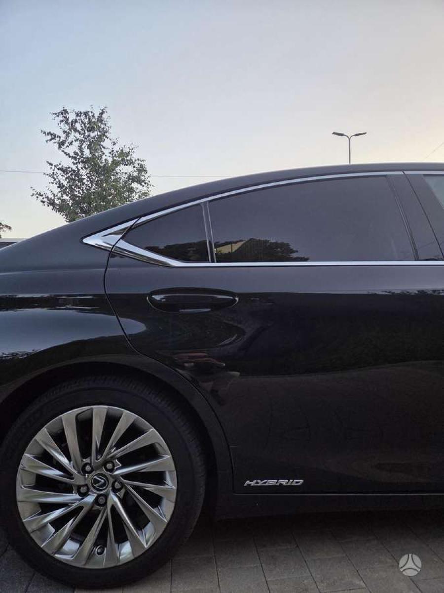 Melns Lexus ES 300 H 2022 Rīga, ar dzinēja tilpumu 2.50 L un nobraukumu 56 tūkst. km par 36900 €, foto 9 vietnē AUTOMOTO.COM.LV
