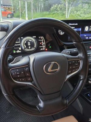 Melns Lexus ES 300 H 2022 Rīga, ar dzinēja tilpumu 2.50 L un nobraukumu 56 tūkst. km par 36900 €, foto 10 vietnē AUTOMOTO.COM.LV