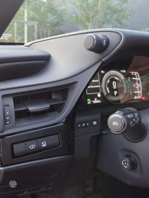 Melns Lexus ES 300 H 2022 Rīga, ar dzinēja tilpumu 2.50 L un nobraukumu 56 tūkst. km par 36900 €, foto 11 vietnē AUTOMOTO.COM.LV