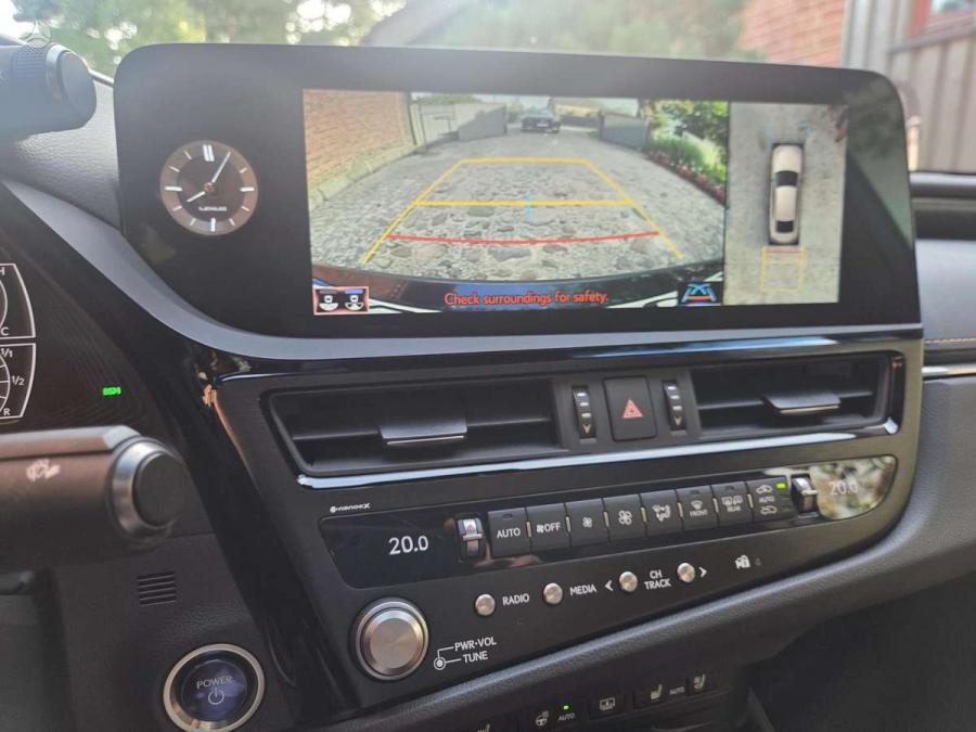 Melns Lexus ES 300 H 2022 Rīga, ar dzinēja tilpumu 2.50 L un nobraukumu 56 tūkst. km par 36900 €, foto 14 vietnē AUTOMOTO.COM.LV