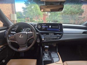 Melns Lexus ES 300 H 2022 Rīga, ar dzinēja tilpumu 2.50 L un nobraukumu 56 tūkst. km par 36900 €, foto 15 vietnē AUTOMOTO.COM.LV