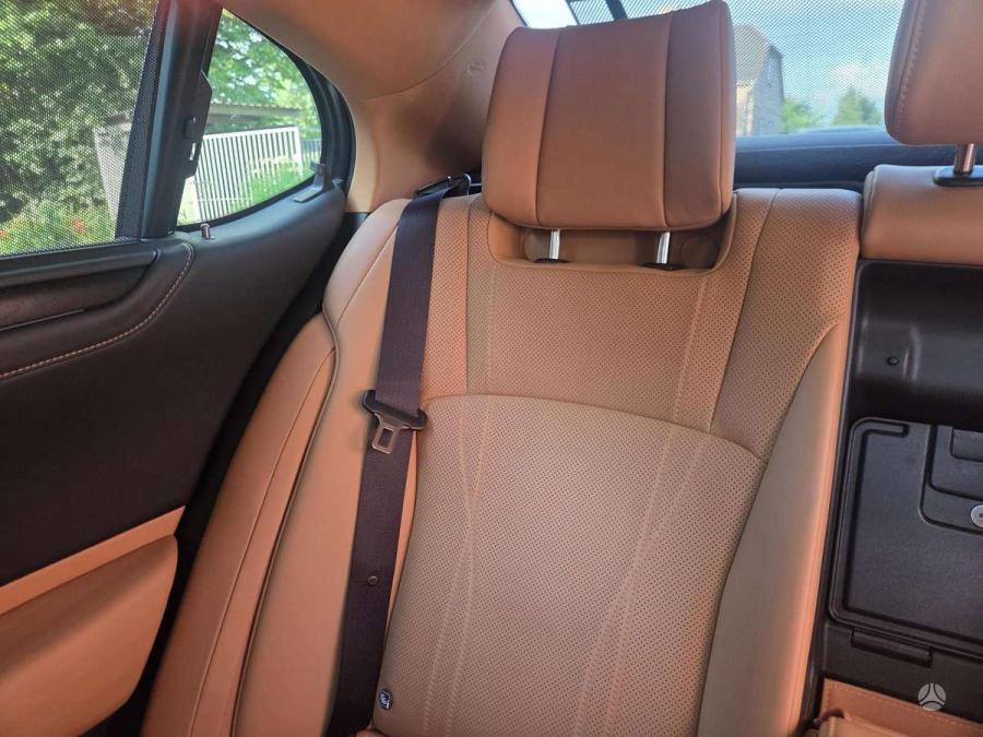 Melns Lexus ES 300 H 2022 Rīga, ar dzinēja tilpumu 2.50 L un nobraukumu 56 tūkst. km par 36900 €, foto 17 vietnē AUTOMOTO.COM.LV