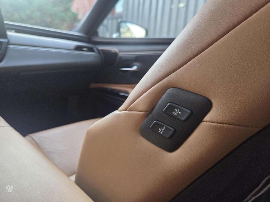 Melns Lexus ES 300 H 2022 Rīga, ar dzinēja tilpumu 2.50 L un nobraukumu 56 tūkst. km par 36900 €, foto 21 vietnē AUTOMOTO.COM.LV