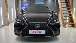Melns Lexus ES 300 H 2022 Tallina, ar dzinēja tilpumu 2.49 L un nobraukumu 42 tūkst. km par 41995 €, foto  vietnē AUTOMOTO.COM.LV