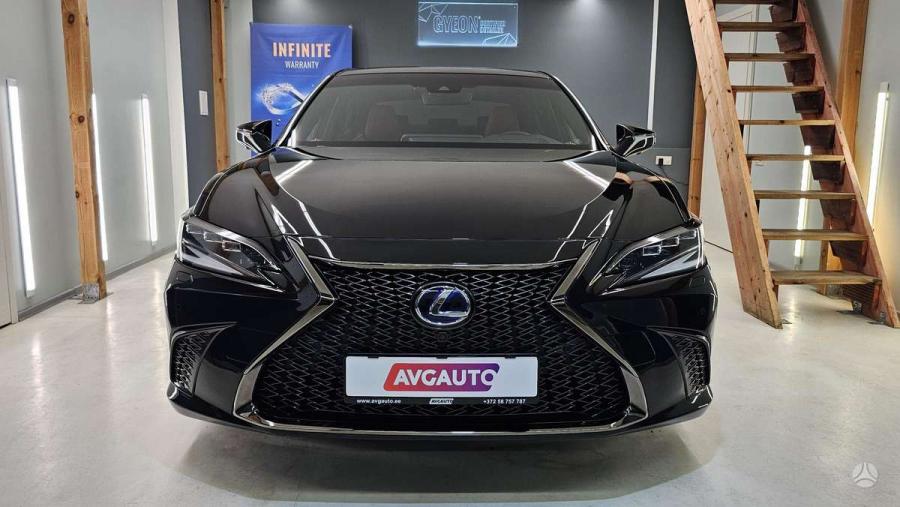 Black Lexus ES 300 H 2022 in Tallinn, with an engine capacity of 2.49 L and mileage of 42 thousand km for 41995 €, photo 1 on AUTOMOTO.COM.LV