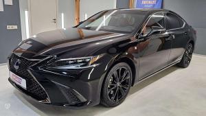 Black Lexus ES 300 H 2022 in Tallinn, with an engine capacity of 2.49 L and mileage of 42 thousand km for 41995 €, photo 3 on AUTOMOTO.COM.LV
