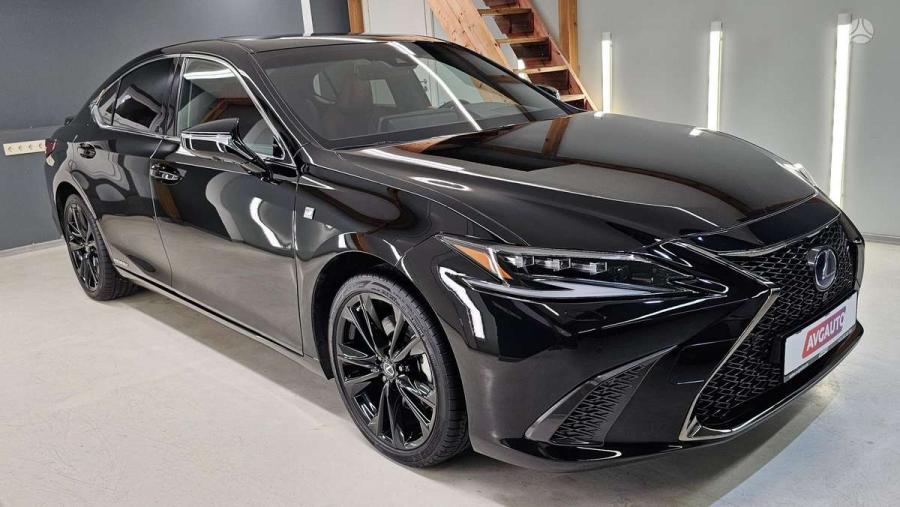 Black Lexus ES 300 H 2022 in Tallinn, with an engine capacity of 2.49 L and mileage of 42 thousand km for 41995 €, photo 4 on AUTOMOTO.COM.LV