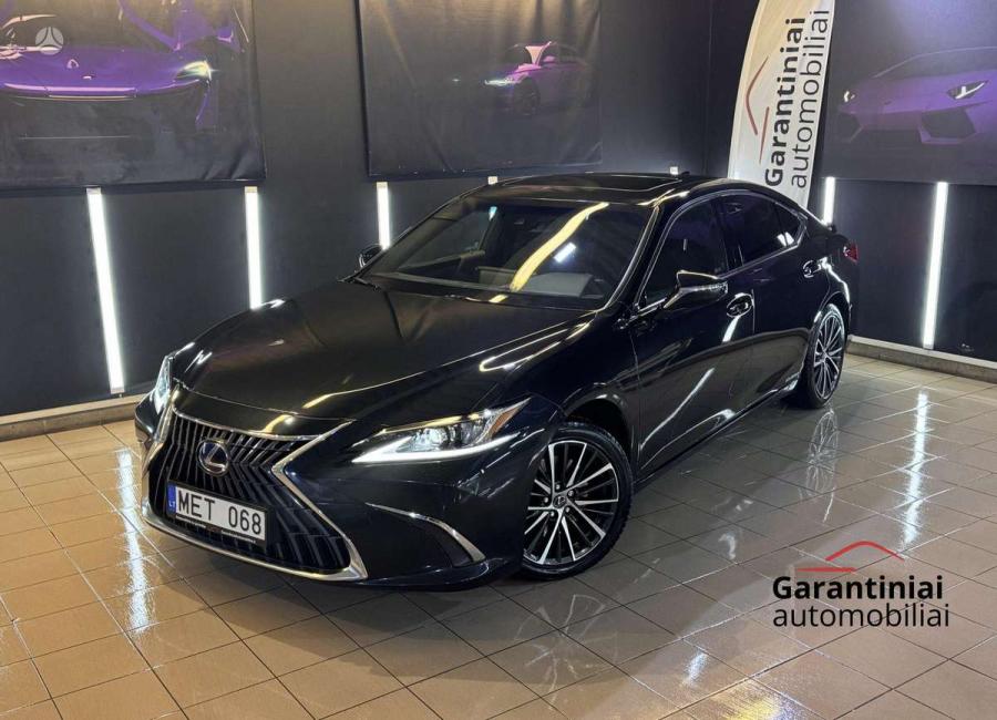 Melns Lexus ES 300 H 2022 Viļņa, ar dzinēja tilpumu 2.50 L un nobraukumu 169 tūkst. km par 27500 €, foto 1 vietnē AUTOMOTO.COM.LV