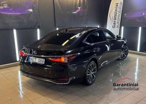 Melns Lexus ES 300 H 2022 Viļņa, ar dzinēja tilpumu 2.50 L un nobraukumu 169 tūkst. km par 27500 €, foto 3 vietnē AUTOMOTO.COM.LV