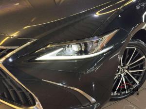Melns Lexus ES 300 H 2022 Viļņa, ar dzinēja tilpumu 2.50 L un nobraukumu 169 tūkst. km par 27500 €, foto 5 vietnē AUTOMOTO.COM.LV