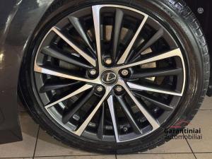 Melns Lexus ES 300 H 2022 Viļņa, ar dzinēja tilpumu 2.50 L un nobraukumu 169 tūkst. km par 27500 €, foto 6 vietnē AUTOMOTO.COM.LV