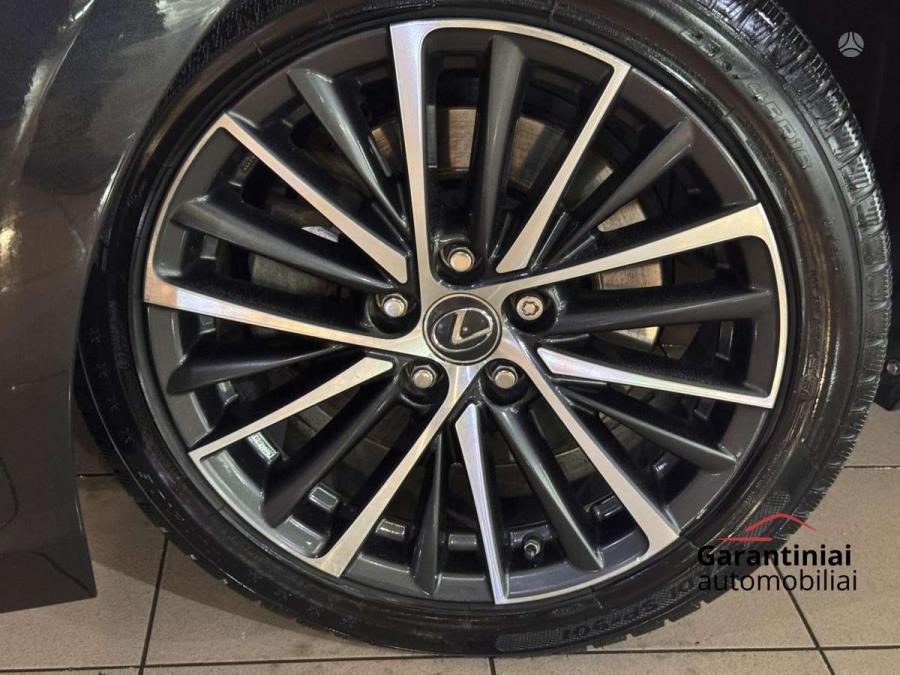 Melns Lexus ES 300 H 2022 Viļņa, ar dzinēja tilpumu 2.50 L un nobraukumu 169 tūkst. km par 27500 €, foto 6 vietnē AUTOMOTO.COM.LV