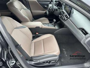 Melns Lexus ES 300 H 2022 Viļņa, ar dzinēja tilpumu 2.50 L un nobraukumu 169 tūkst. km par 27500 €, foto 9 vietnē AUTOMOTO.COM.LV