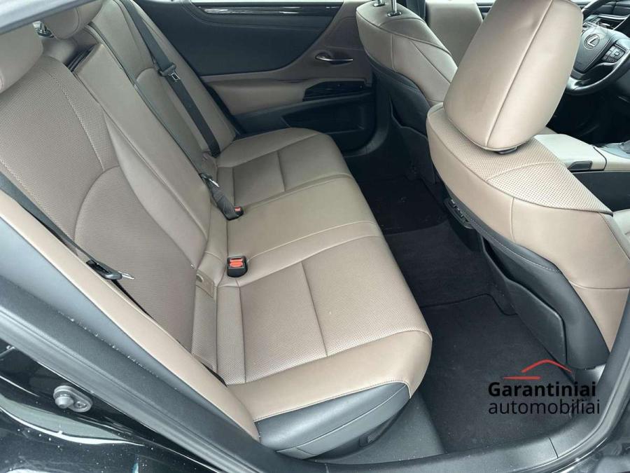 Melns Lexus ES 300 H 2022 Viļņa, ar dzinēja tilpumu 2.50 L un nobraukumu 169 tūkst. km par 27500 €, foto 10 vietnē AUTOMOTO.COM.LV
