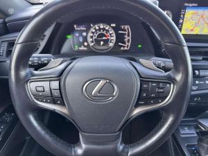 Melns Lexus ES 300 H 2022 Viļņa, ar dzinēja tilpumu 2.50 L un nobraukumu 169 tūkst. km par 27500 €, foto 13 vietnē AUTOMOTO.COM.LV