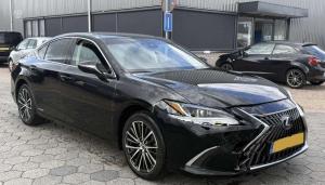 Black Lexus ES 300 H 2022 in Kaunas, with an engine capacity of 2.49 L and mileage of 106 thousand km for 21900 €, photo 4 on AUTOMOTO.COM.LV