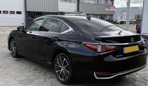 Black Lexus ES 300 H 2022 in Kaunas, with an engine capacity of 2.49 L and mileage of 106 thousand km for 21900 €, photo 7 on AUTOMOTO.COM.LV