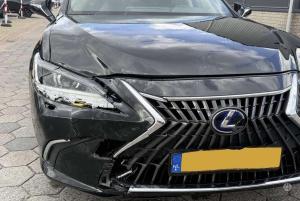 Black Lexus ES 300 H 2022 in Kaunas, with an engine capacity of 2.49 L and mileage of 106 thousand km for 21900 €, photo 8 on AUTOMOTO.COM.LV
