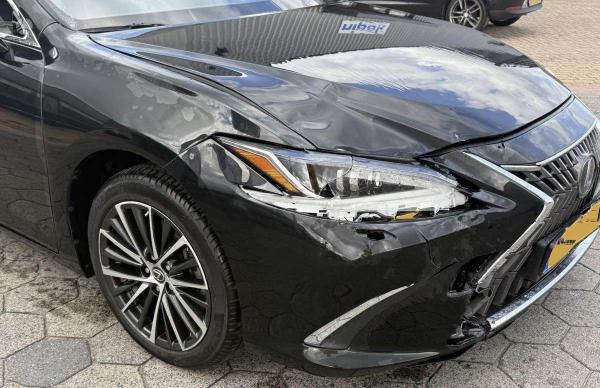 Black Lexus ES 300 H 2022 in Kaunas, with an engine capacity of 2.49 L and mileage of 106 thousand km for 21900 €, photo 9 on AUTOMOTO.COM.LV