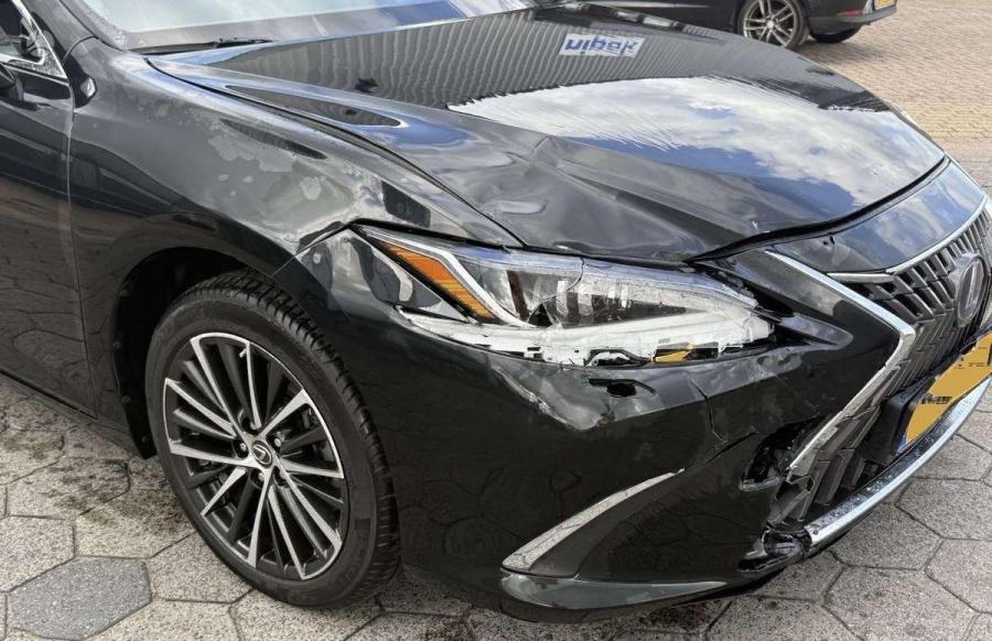 Black Lexus ES 300 H 2022 in Kaunas, with an engine capacity of 2.49 L and mileage of 106 thousand km for 21900 €, photo 9 on AUTOMOTO.COM.LV