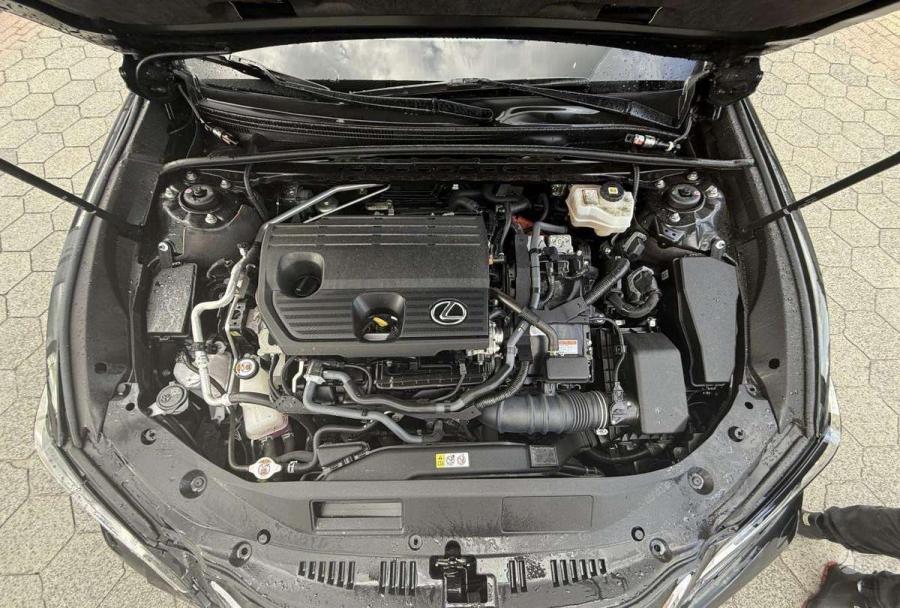 Black Lexus ES 300 H 2022 in Kaunas, with an engine capacity of 2.49 L and mileage of 106 thousand km for 21900 €, photo 10 on AUTOMOTO.COM.LV