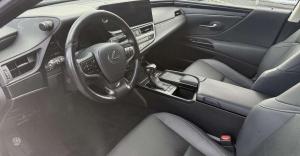 Black Lexus ES 300 H 2022 in Kaunas, with an engine capacity of 2.49 L and mileage of 106 thousand km for 21900 €, photo 12 on AUTOMOTO.COM.LV