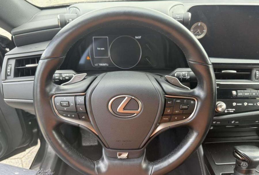 Black Lexus ES 300 H 2022 in Kaunas, with an engine capacity of 2.49 L and mileage of 106 thousand km for 21900 €, photo 15 on AUTOMOTO.COM.LV