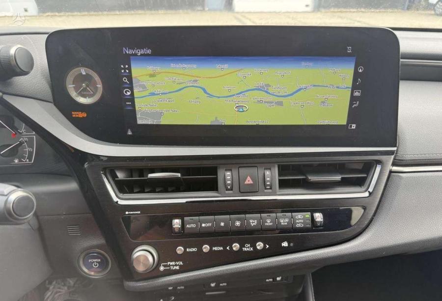 Black Lexus ES 300 H 2022 in Kaunas, with an engine capacity of 2.49 L and mileage of 106 thousand km for 21900 €, photo 16 on AUTOMOTO.COM.LV