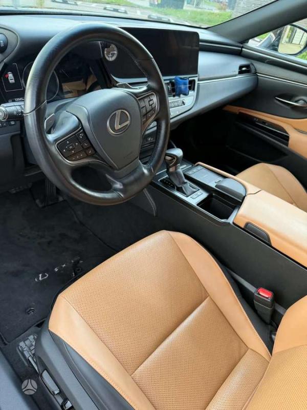 Lexus ES 300 H 2022 in Vilnius on AUTOMOTO.COM.LV Black Lexus ES 300 H 2022 in Vilnius, with an engine capacity of 0.00 L and mileage of 56 thousand km for 31300 €, photo 8 on AUTOMOTO.COM.LV