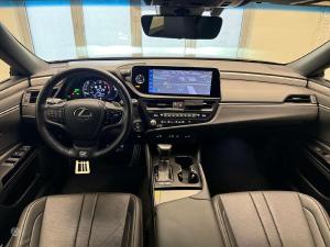 Melns Lexus ES 300 H 2023 Kauņa, ar dzinēja tilpumu 2.49 L un nobraukumu 99 tūkst. km par 39900 €, foto 8 vietnē AUTOMOTO.COM.LV