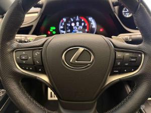 Melns Lexus ES 300 H 2023 Kauņa, ar dzinēja tilpumu 2.49 L un nobraukumu 99 tūkst. km par 39900 €, foto 12 vietnē AUTOMOTO.COM.LV