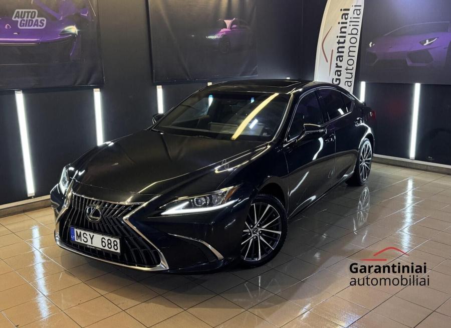 Black Lexus ES 300 H 2023 in Avizieniai, with an engine capacity of 2.50 L and mileage of 34 thousand km for 38950 €, photo 1 on AUTOMOTO.COM.LV