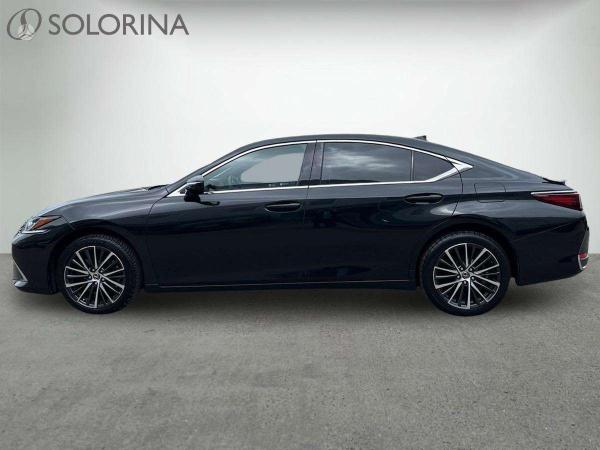 Black Lexus ES 300 H 2023 in Klaipeda, with an engine capacity of 2.49 L and mileage of 53 thousand km for 39900 €, photo 3 on AUTOMOTO.COM.LV
