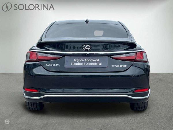 Black Lexus ES 300 H 2023 in Klaipeda, with an engine capacity of 2.49 L and mileage of 53 thousand km for 39900 €, photo 4 on AUTOMOTO.COM.LV
