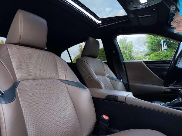Black Lexus ES 300 H 2023 in Anyksciai, with an engine capacity of 2.50 L and mileage of 220 thousand km for 24799 €, photo 7 on AUTOMOTO.COM.LV