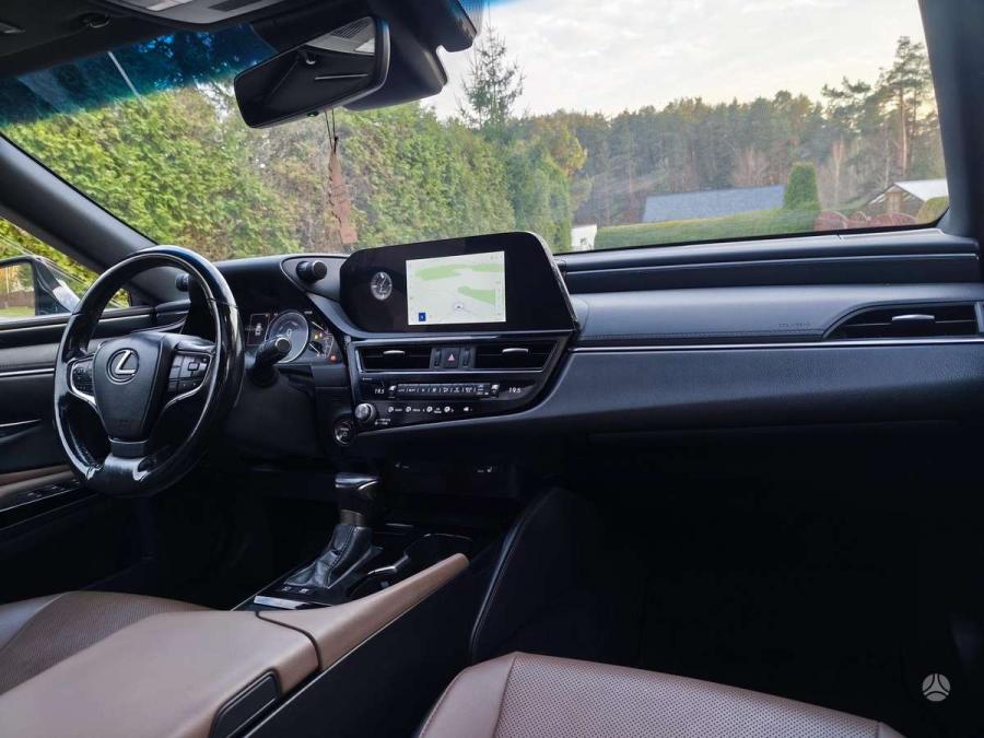 Black Lexus ES 300 H 2023 in Anyksciai, with an engine capacity of 2.50 L and mileage of 220 thousand km for 24799 €, photo 9 on AUTOMOTO.COM.LV