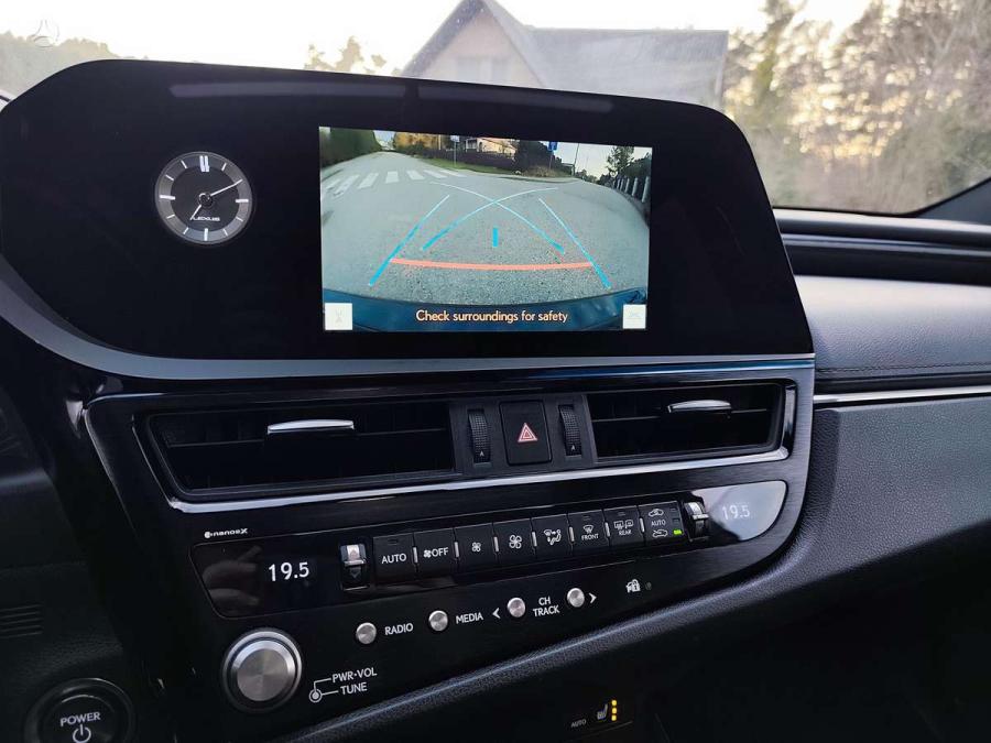 Black Lexus ES 300 H 2023 in Anyksciai, with an engine capacity of 2.50 L and mileage of 220 thousand km for 24799 €, photo 14 on AUTOMOTO.COM.LV